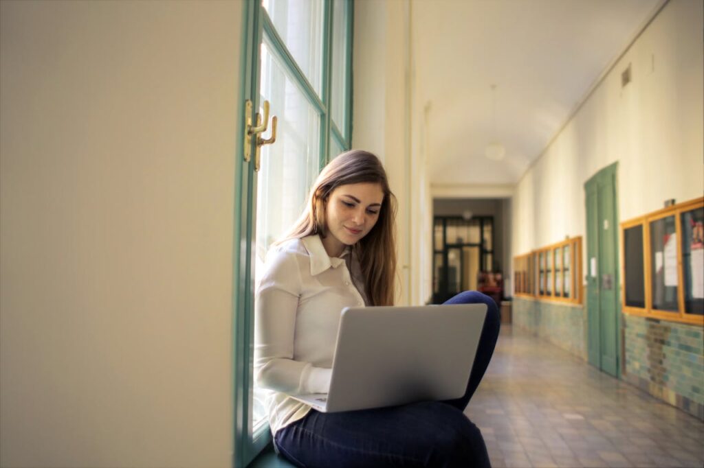 How to Write a Compare and Contrast Essay? Structure & Tips